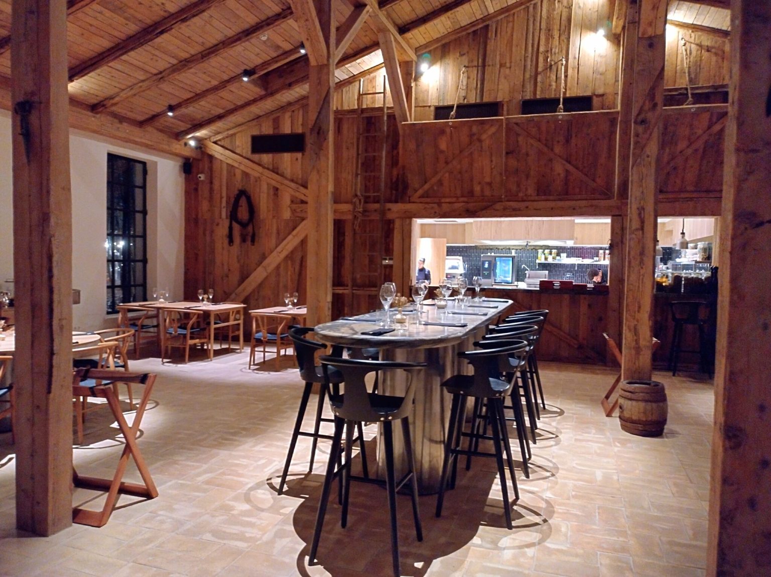 Fine dining la Singureni Manor. La Hambar, noul restaurant unde gătește ...